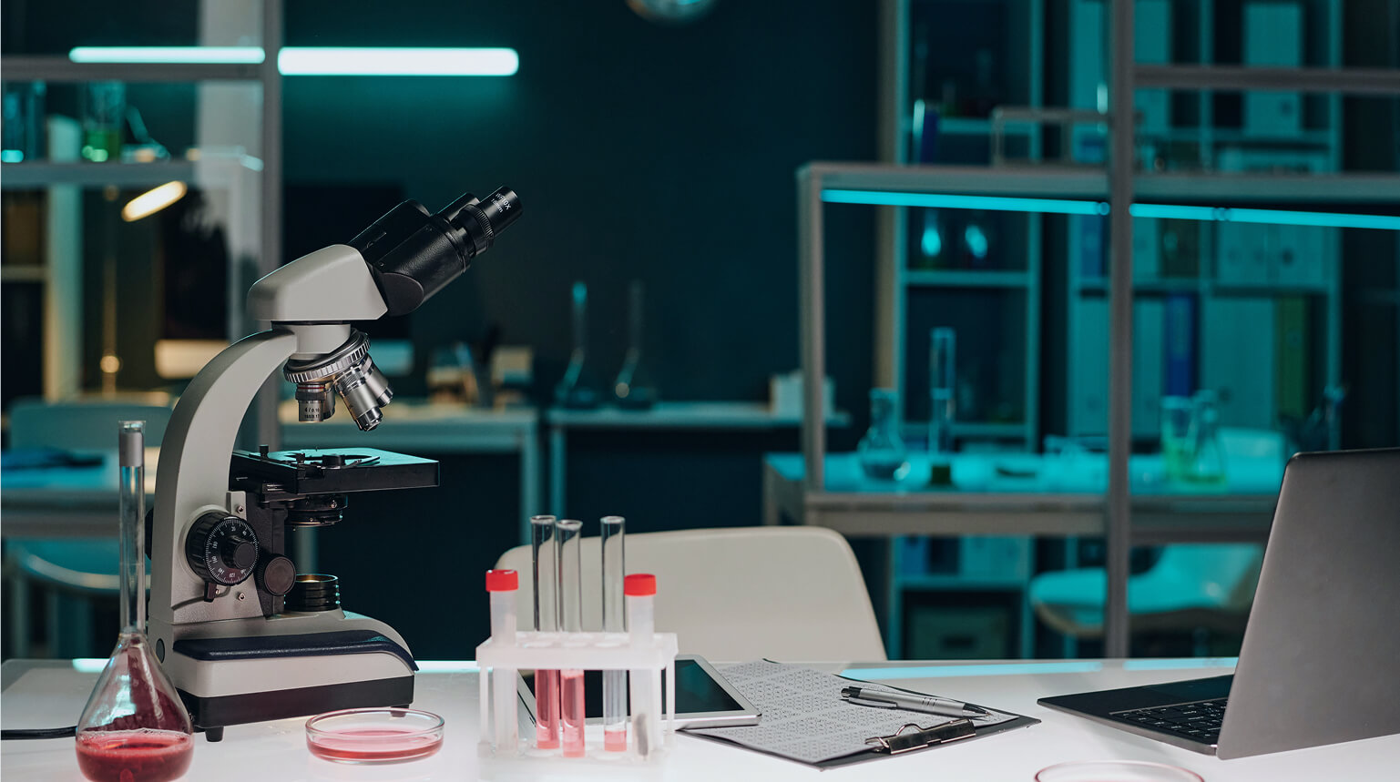 Intégration des contrôles et installations de laboratoire pour un ...